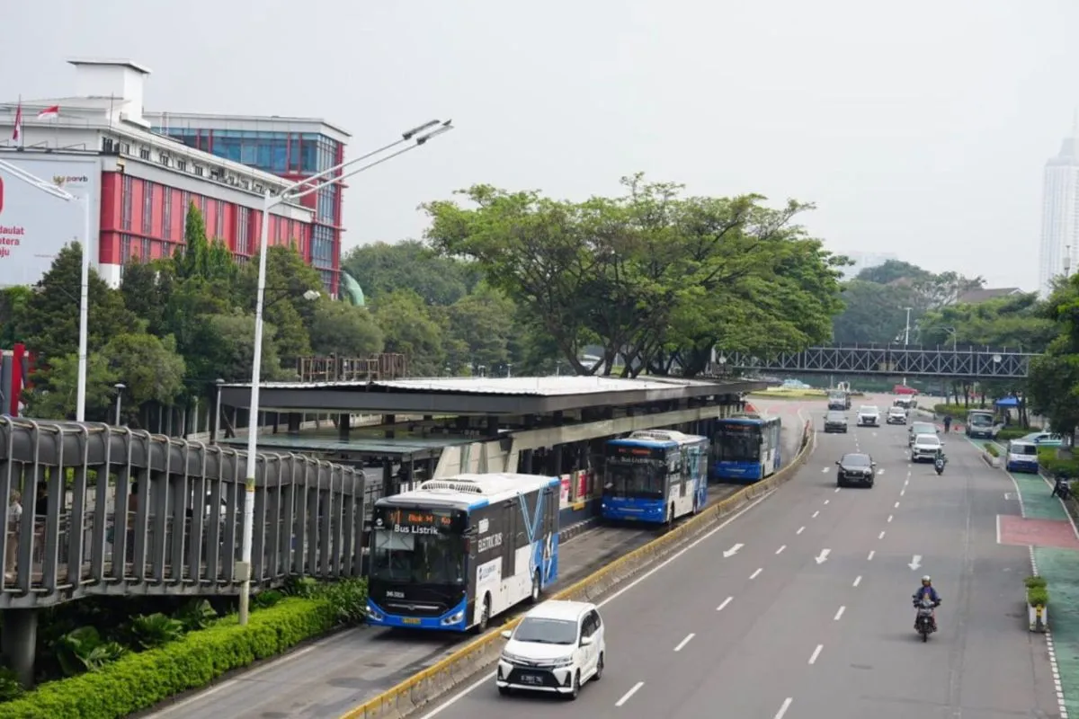 Transjakarta Uji Coba Fungsional Halte Bundaran Senayan Pascademo – INSTRAN